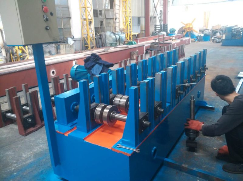 Stiffener roll forming machine for supermarket rack2 - Wuxi Taihu ...